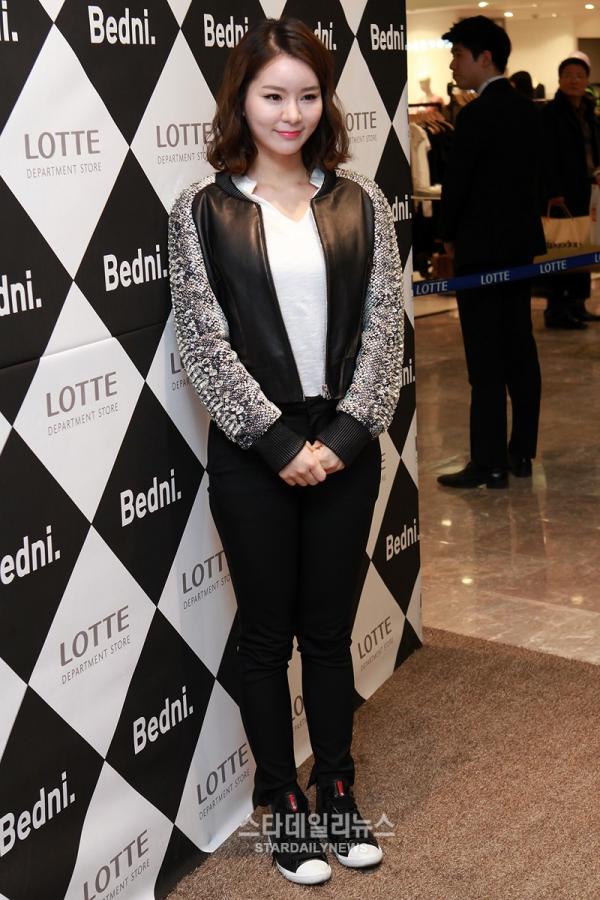 [S포토] 맹승지, 수줍은 포즈와 표정 (베드니 입점 행사) - 스타데일리뉴스