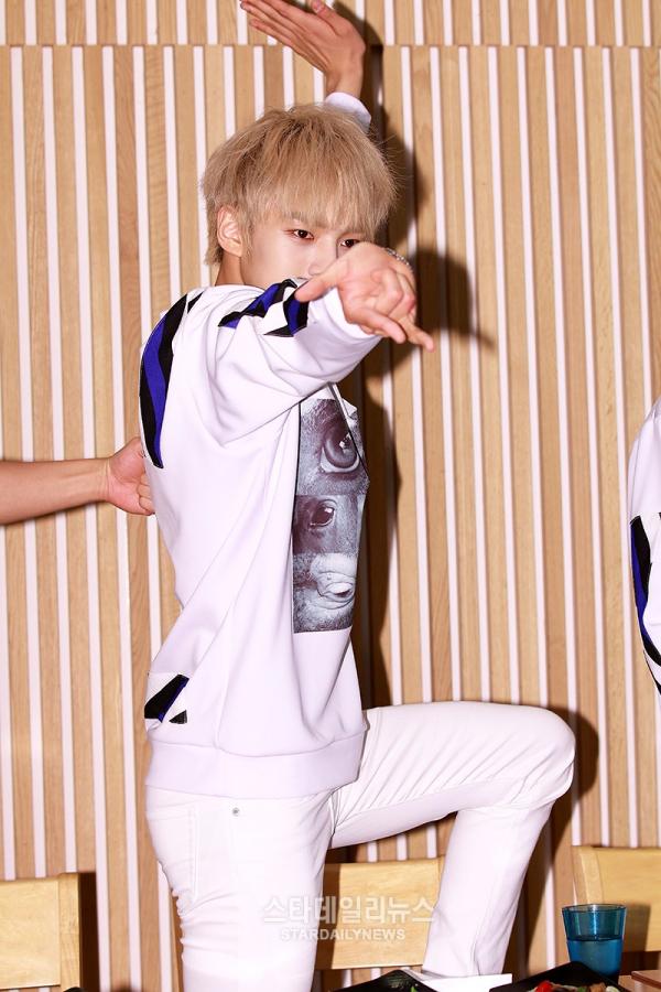[s포토] 몬스타엑스 민혁 내가 스파이더맨이여 한위싱동타이 스타데일리뉴스
