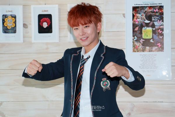 [s포토 ] 몬스타엑스 기현 옷걸이 포즈 한위싱동타이 스타데일리뉴스