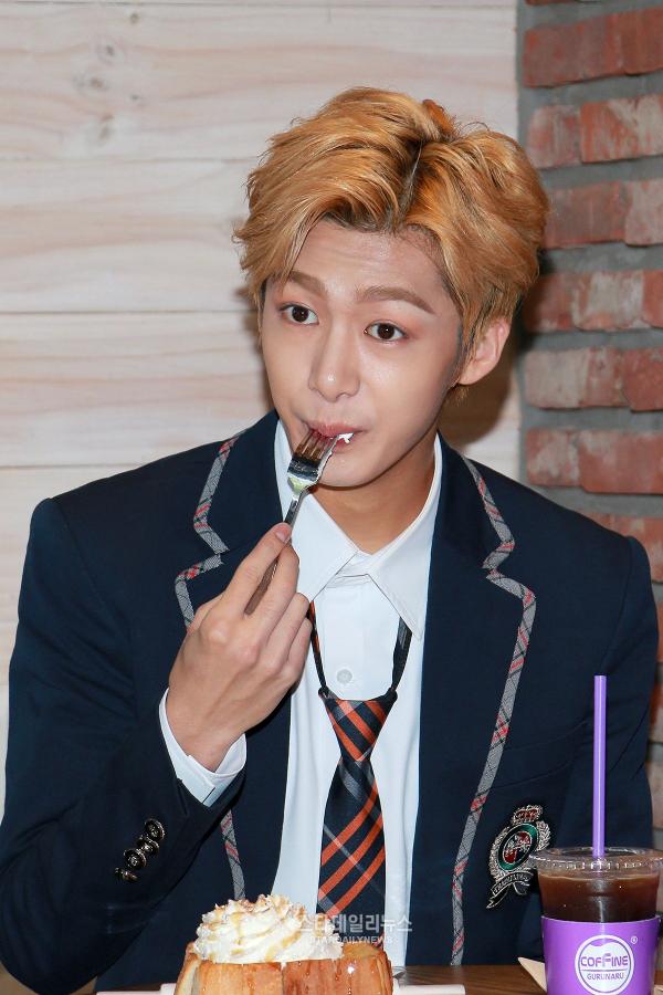 [s포토 ] 몬스타엑스 형원 크림은 묻혀가며 먹는거야 한위싱동타이 스타데일리뉴스
