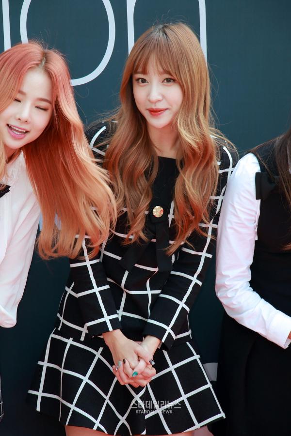 [S포토+] EXID 하니, SOUL.G의 습격을 피한 것희연 (패션코드 2016 S/S) - 스타데일리뉴스