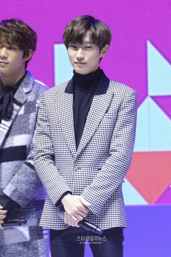 [S포토+] B1A4 진영 '샤방샤방 미소년 포스' (SAF) :: 스타데일리뉴스