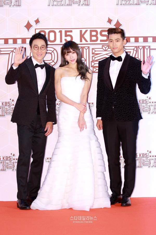 [S포토+] 이휘재 하니 택연, 비주얼 3MC (KBS 가요대축제) :: 스타데일리뉴스