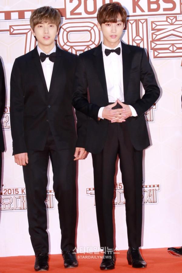 [S포토] B1A4 산들 진영, 진영이가 조금 더 크네 (KBS 가요대축제) :: 스타데일리뉴스