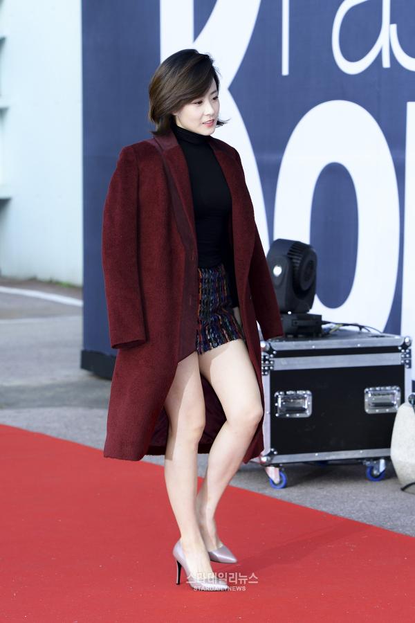[s포토 ] 류현경 각선미 뽐내며 등장 라이 스타데일리뉴스