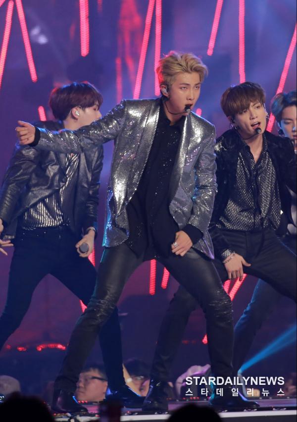 [S포토] 방탄소년단(BTS) RM, '눈빛' (2018 MGA 지니뮤직어워드) :: 스타데일리뉴스
