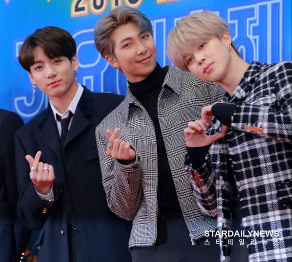 [S포토] 방탄소년단(BTS) 정국-RM-지민, '방탄의 하트' (2018 KBS 가요대축제) :: 스타데일리뉴스