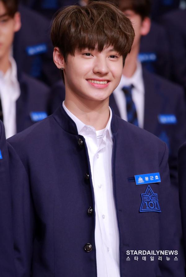 [S포토] 왕군호, 'YG연습생 왕군호입니다' (프로듀스X101) - 스타데일리뉴스