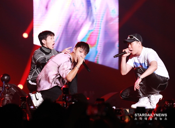 [S포토] 그레이-쌈디-비와이, '마지막 무대 아주 박살내버리는 세 남자' (지니뮤직 페스티벌 2019) :: 스타데일리뉴스