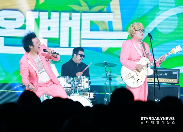 [S포토] 육중완밴드, '육중한 아니고 육중완이에요' (더쇼) - 스타데일리뉴스