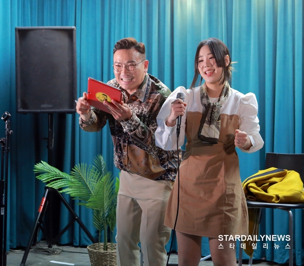 [S포토] MC딩동-유성은, '신나버렸다' (러브쉐어마켓) - 스타데일리뉴스