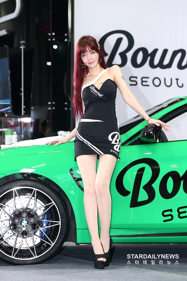 [S포토] 레이싱모델 민한나, '빠져드는 미모~' (오토살롱위크) - 스타데일리뉴스