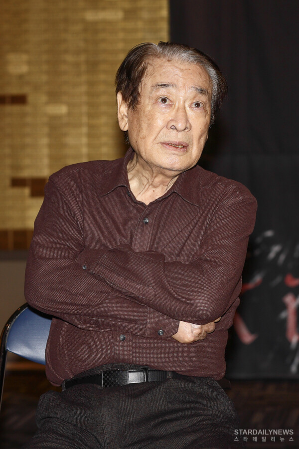 [S포토] 이순재, '리어왕 많이 사랑해주세요~' (리어왕 연습실) - 스타데일리뉴스