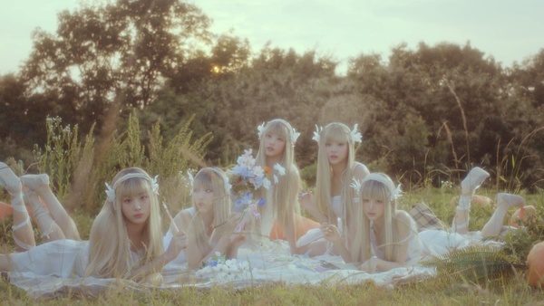 뉴진스, 새 앨범 수록곡 ‘ASAP’ MV서 금발 파격 변신 :: 스타데일리뉴스