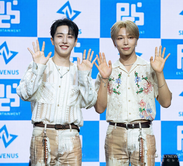 [s포토] 세븐어스 희재 이레 데뷔 싱글로 찾아왔어요~ 쇼케이스 스타데일리뉴스