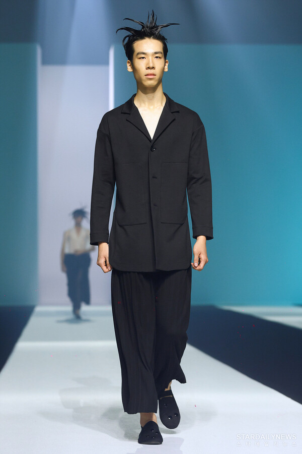 [S포토] 20~30대 겨냥한 하이 퀄리티 남성 브랜드 슬링스톤 컬렉션 'LOOK 33~' (서울패션위크 2024 S/S ...