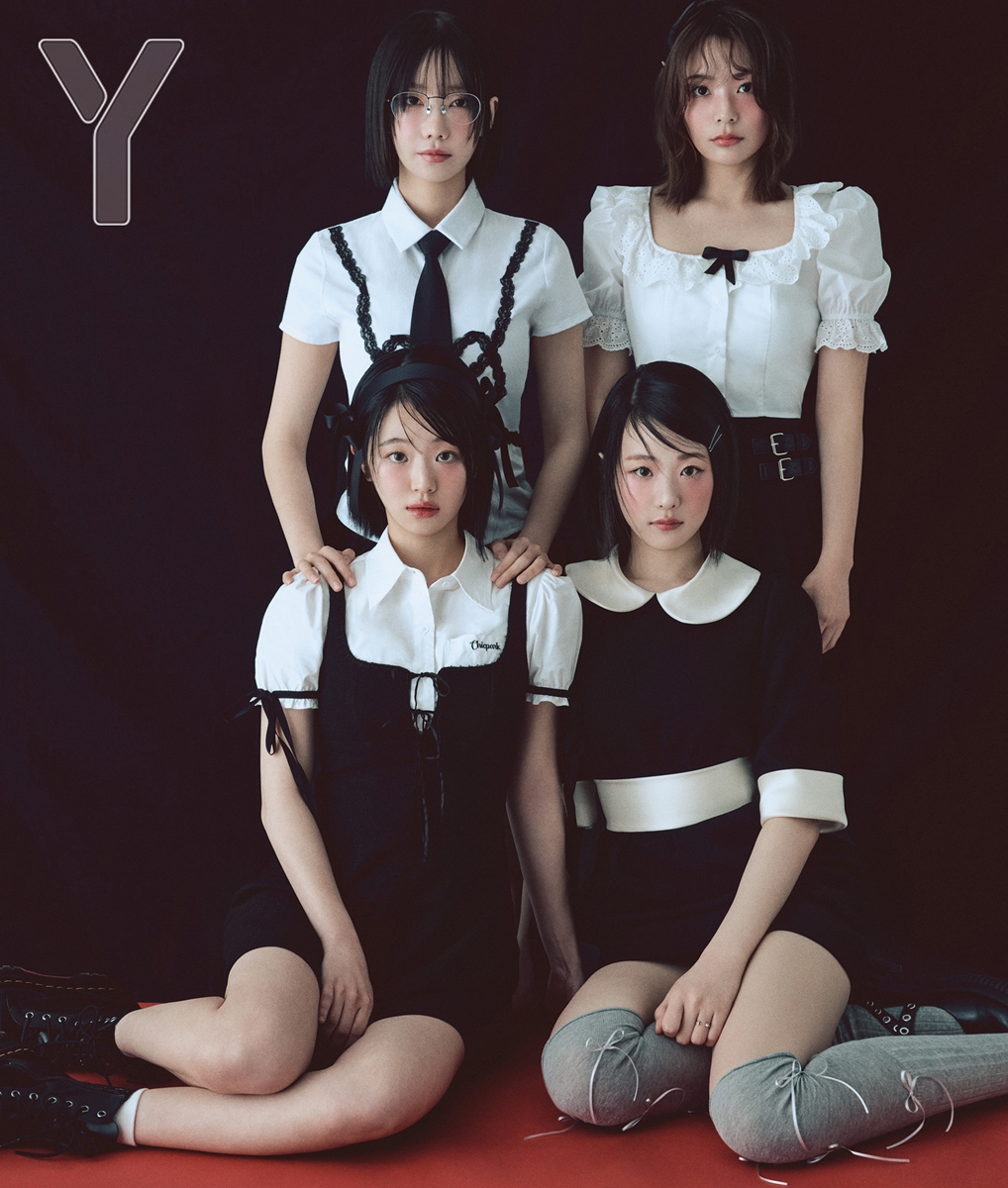 '최애의 아이들' QWER, 동양적 무드 패션 화보까지 섭렵 - 스타데일리뉴스