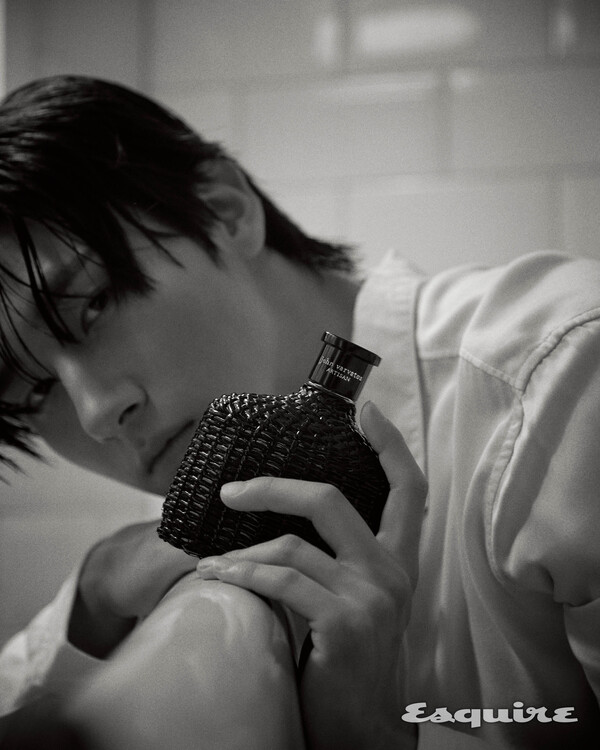 남성 향수 브랜드 존 바바토스, 아이엠과 에스콰이어 화보 촬영 - 스타데일리뉴스