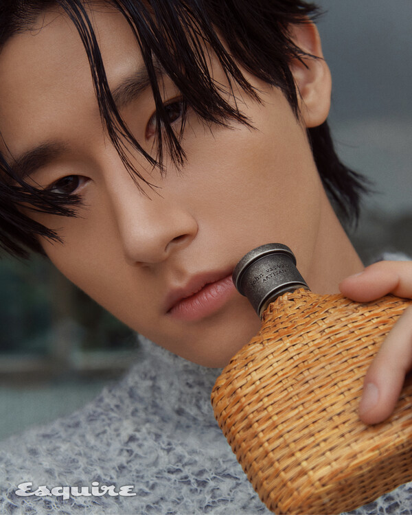 남성 향수 브랜드 존 바바토스, 아이엠과 에스콰이어 화보 촬영 - 스타데일리뉴스