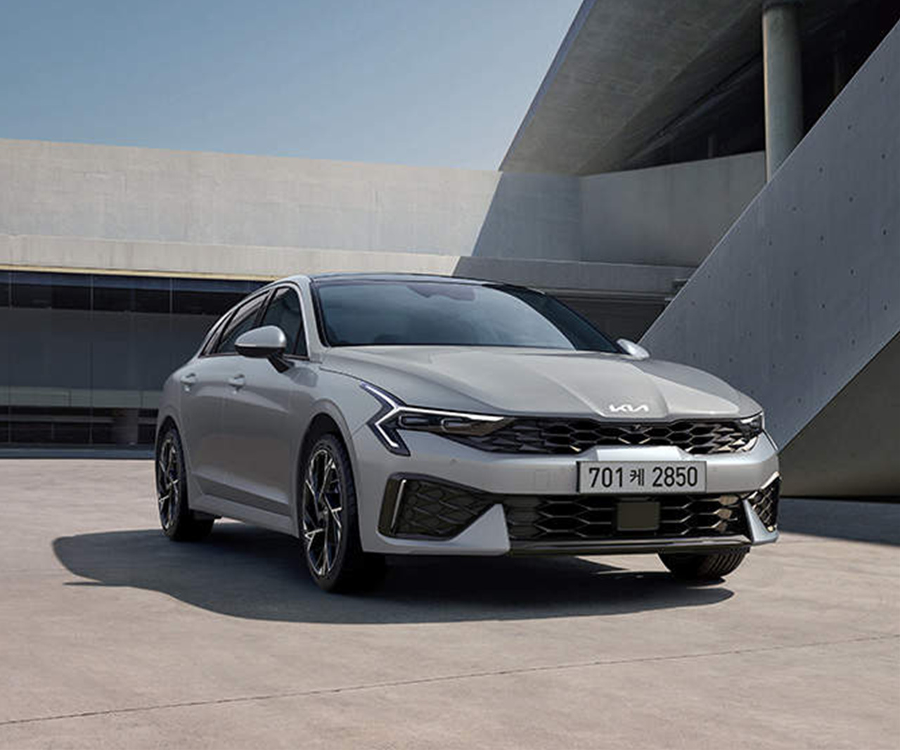 기아, ‘The 2025 K5’ 출시…새 트림 추가 및 합리적 가격으로 주목 - 스타데일리뉴스