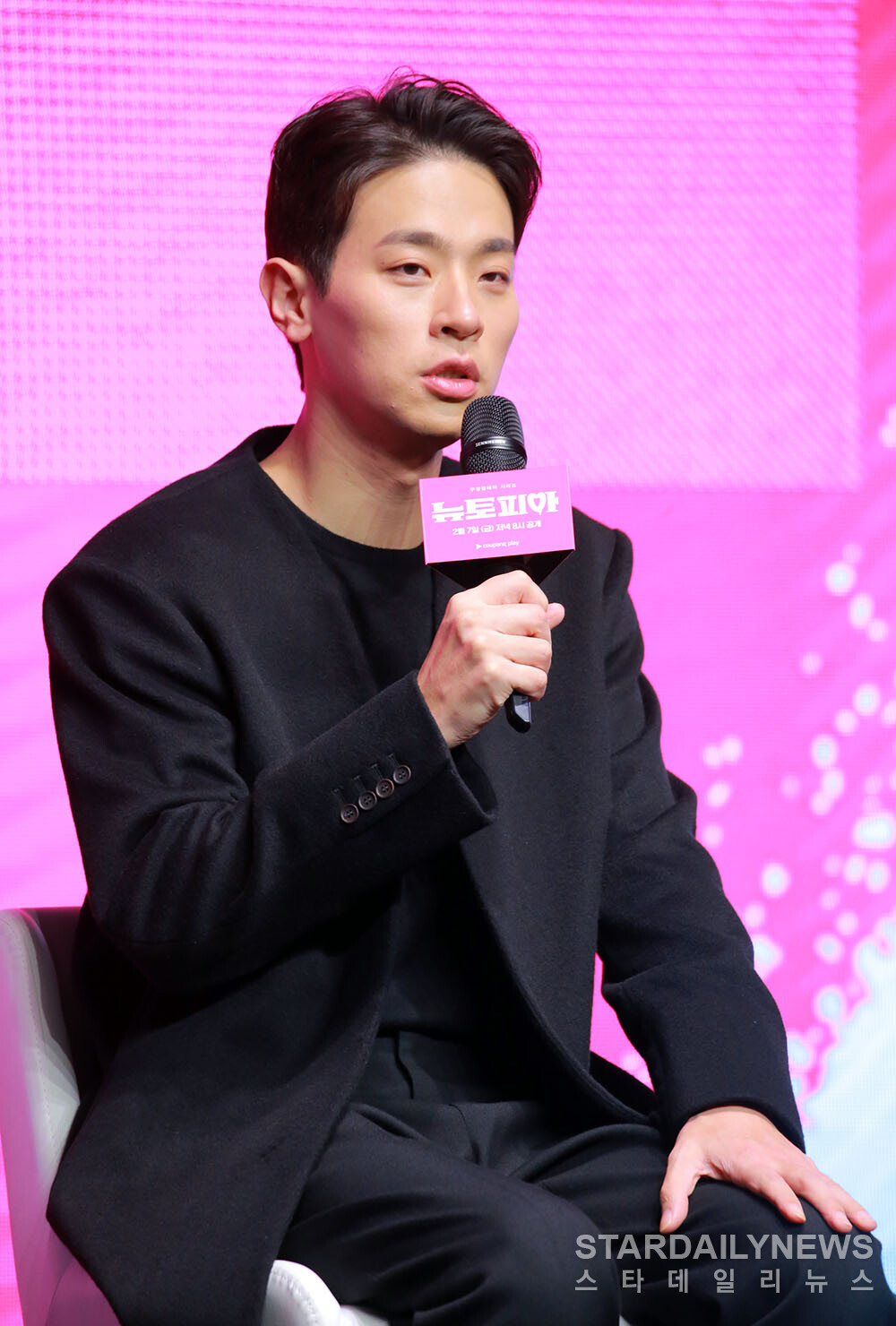 박정민, '뉴토피아' 위해 3개월 만에 17kg 감량…“하루 10km 러닝과 저녁 식사 제한” - 스타데일리뉴스