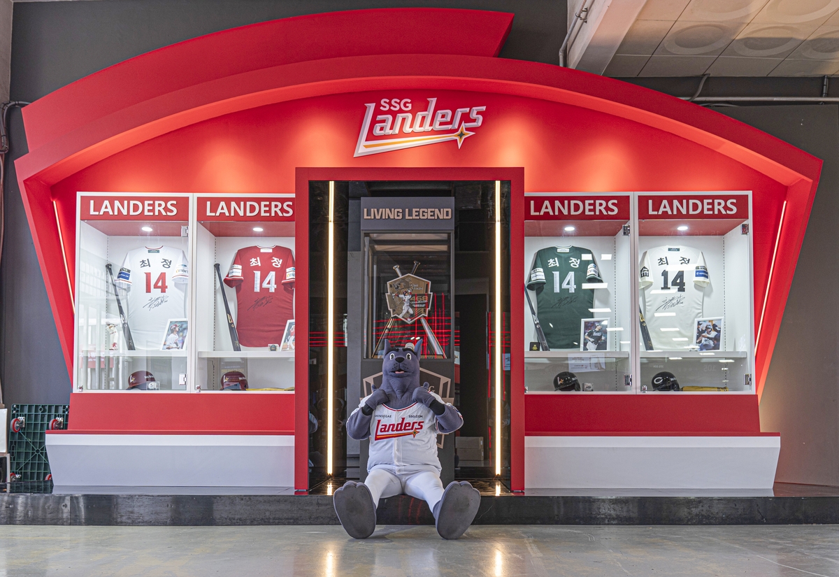 최정 468홈런 기념존부터 L로드 포토스팟까지…SSG 팬 맞춤 구장 변신 - 스타데일리뉴스