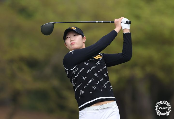 [KLPGA] 방신실, 보기 없는 2라운드 66타로 공동 선두 등극 - 스타데일리뉴스