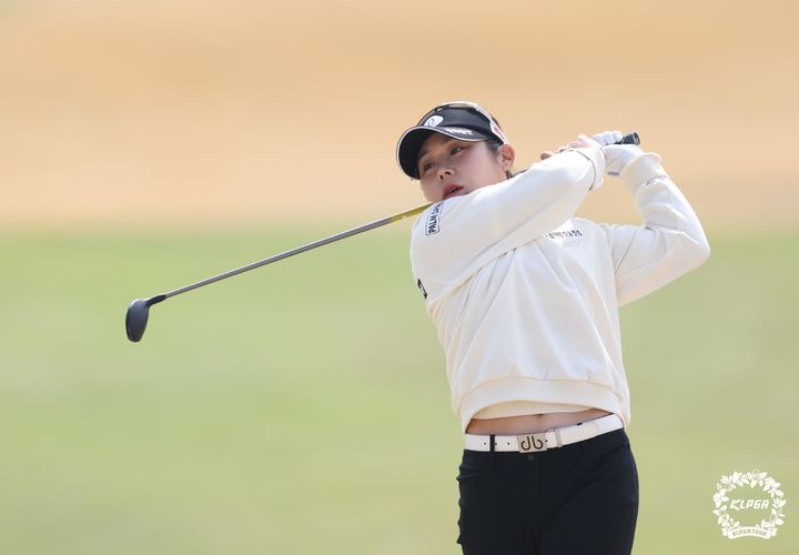 [KLPGA] 이소영, 'iM금융오픈' 2R 타수 유지하며 톱5 진입 - 스타데일리뉴스