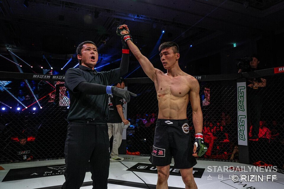 [RIZIN] 권용철, 코타 꺾고 화끈한 1라운드 TKO승! - 스타데일리뉴스