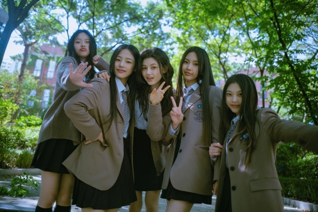 뉴진스 Ditto, 日 스트리밍 3억 돌파로 K팝 걸그룹 첫 트리플 플래티넘 - 스타데일리뉴스