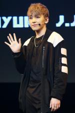 [S포토+] MAP6(엠에이피6) 민혁, 한 손에 얼굴 다 가릴 듯 (MAP6 쇼케이스) :: 스타데일리뉴스