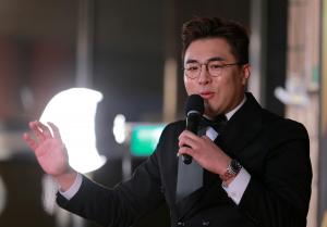 [S포토] MC배, '2019 KBS 연기대상 레드카펫 진행을 맡은 기쁨 2배 행복 2배 MC배' (2019 KBS 연기대상) :: 스타데일리뉴스