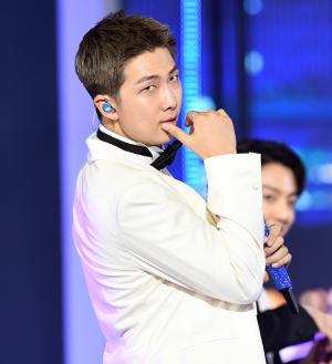 [S포토] 방탄소년단(BTS) RM, '섹시킹 김남준' (2021 TMA) :: 스타데일리뉴스