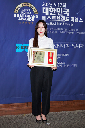 [S포토] 에이라빛, '헤어&메이크업 부문 수상~' (2023 대한민국 베스트브랜드 어워즈) - 스타데일리뉴스